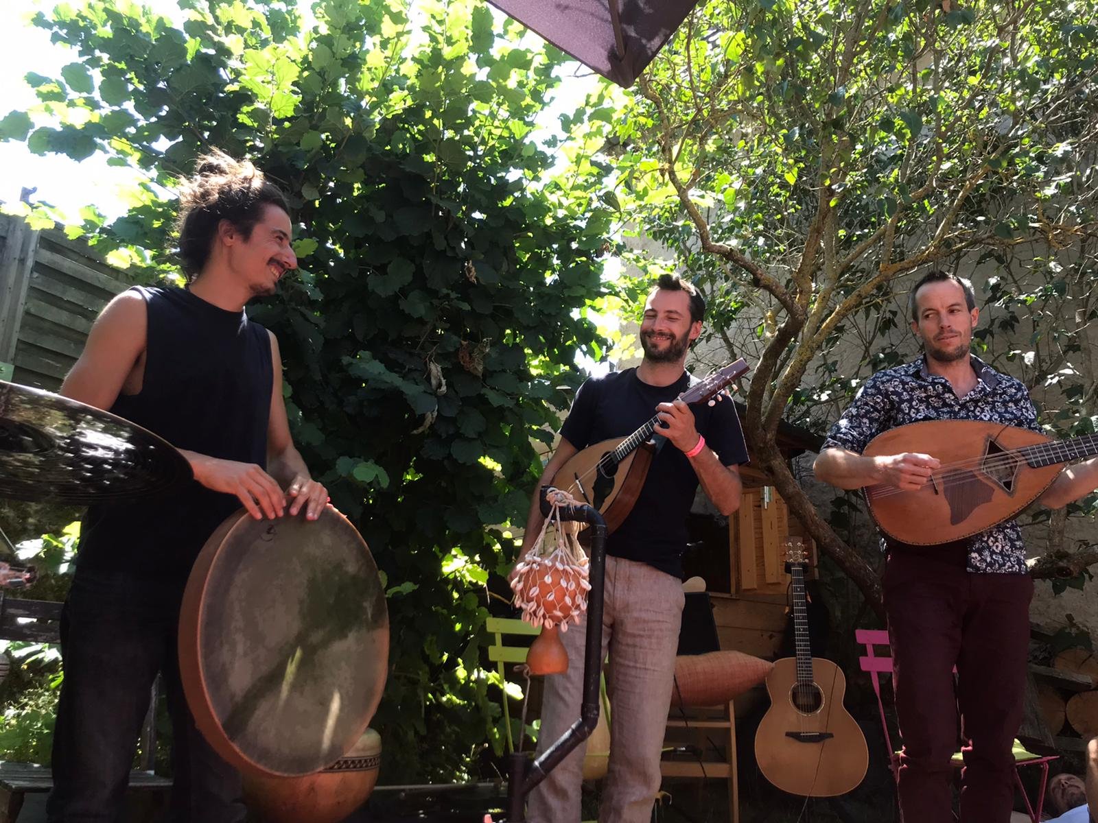 Vivre l'été - Le Duo Daraba, souffle musical méditerranéen aux Détours ...