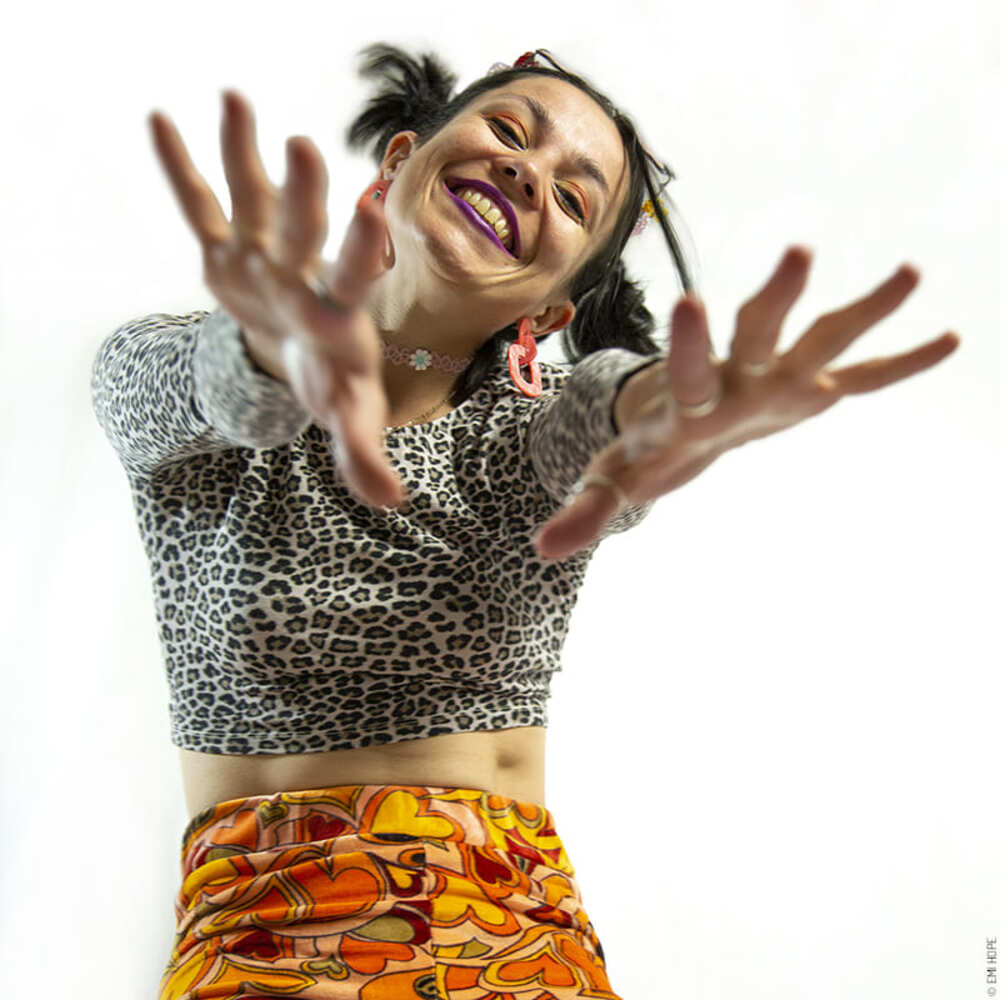 Vivre ici avec Jessica Rhodes, Chanteuse et Pianiste - Rph